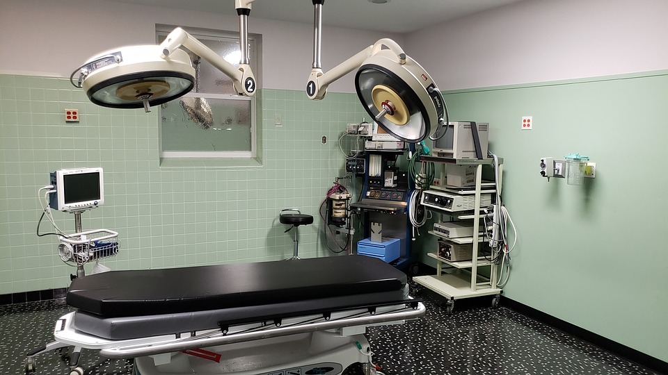 Cinco blocos operatórios iniciam hoje paralisação de mais de um mês ...