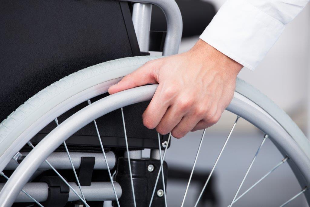 Tratamento inovador devolve andar a paraplégico | Atlas da Saúde