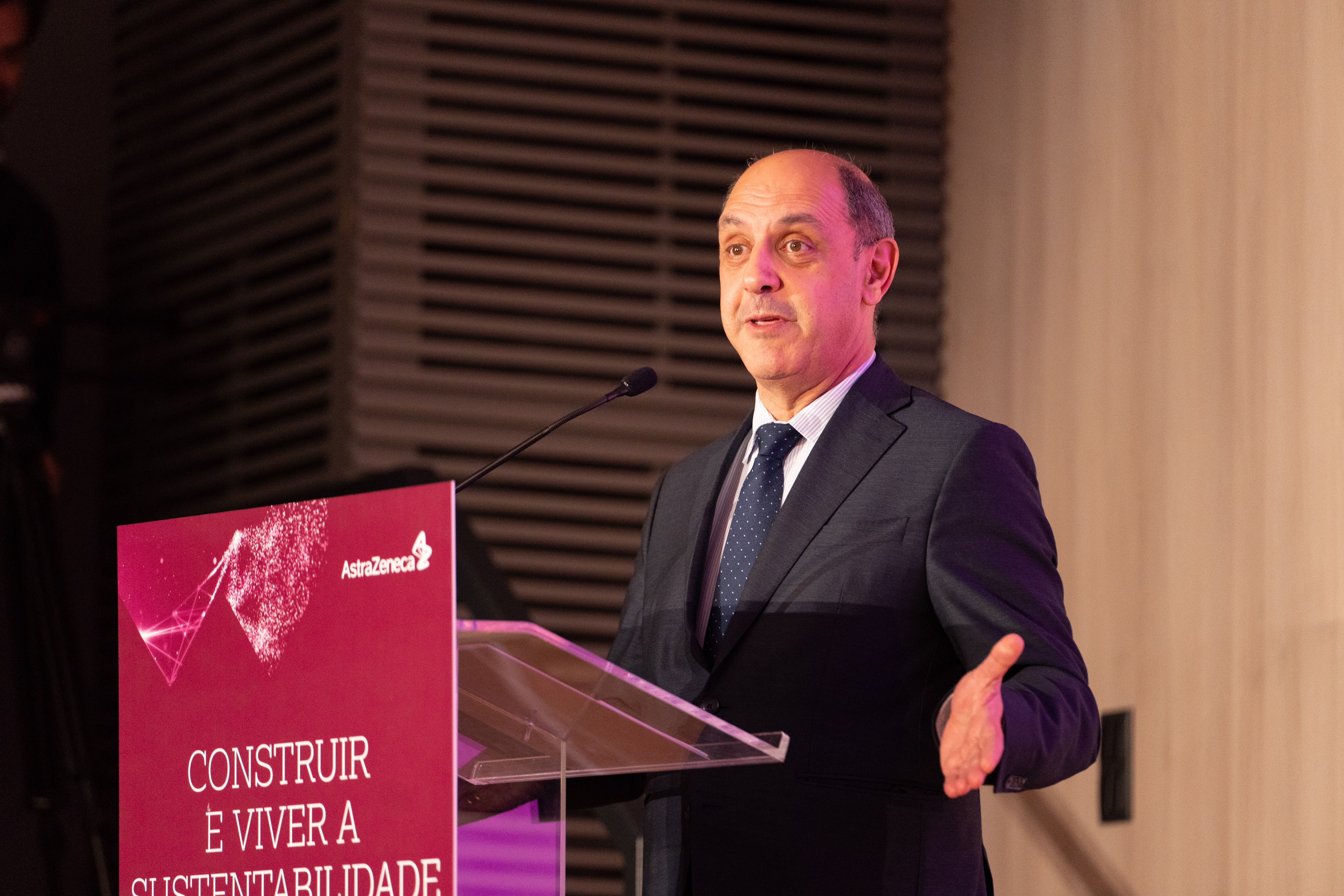 AstraZeneca investe 2,5 milhões de euros no seu edifício-sede em ...